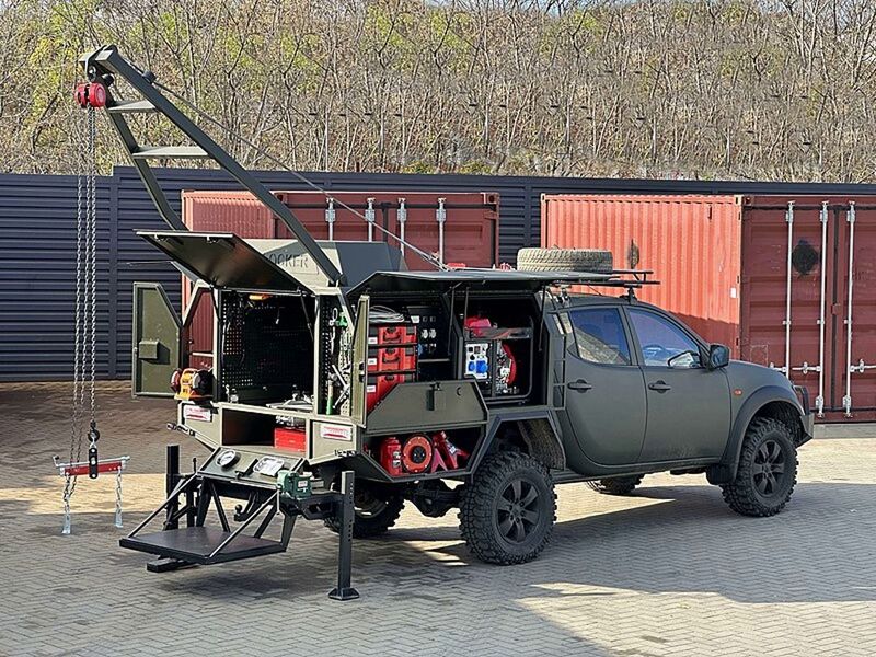Ukrainian-made mobile car repair workshop | MoD News